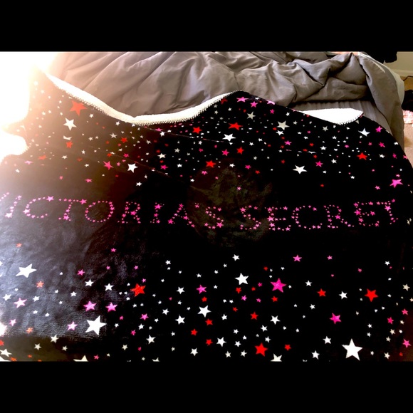 Victoria's Secret | Bedding | Vs Sherpa Blanket | Poshmark